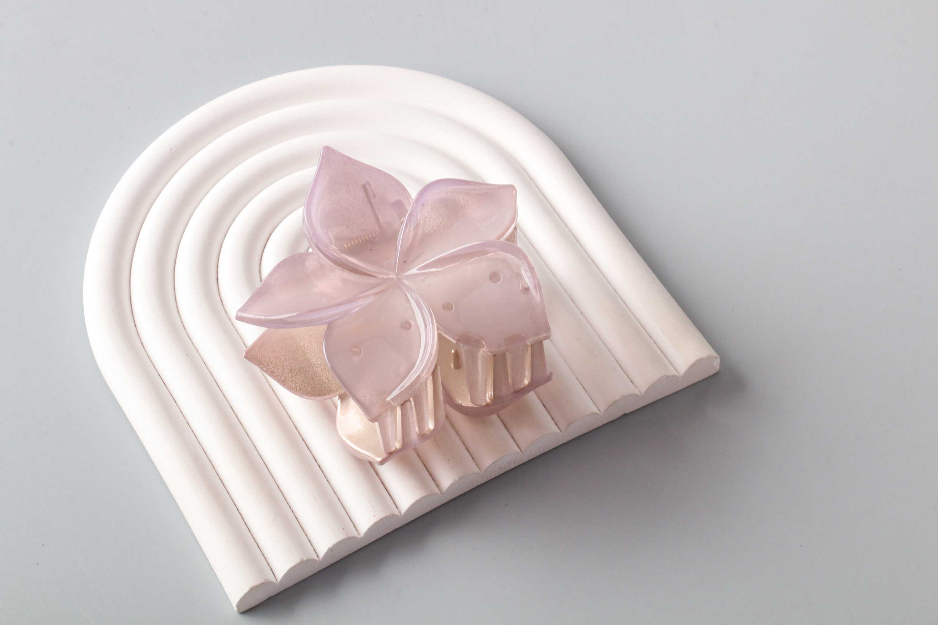 Pearlized Plumeria Claw Clip – Odin Fashion