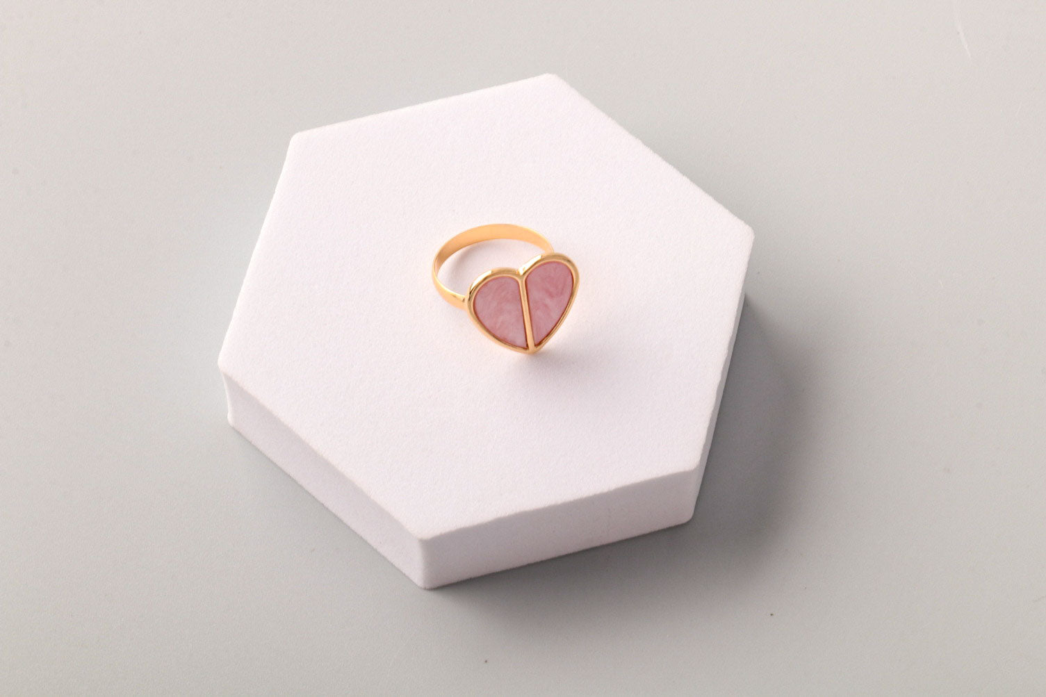 Acrylic Split Heart Ring – Odin Fashion